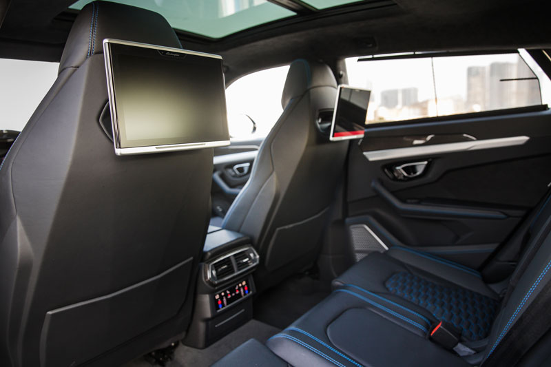 Lamborghini Urus : Performance, Features & Options